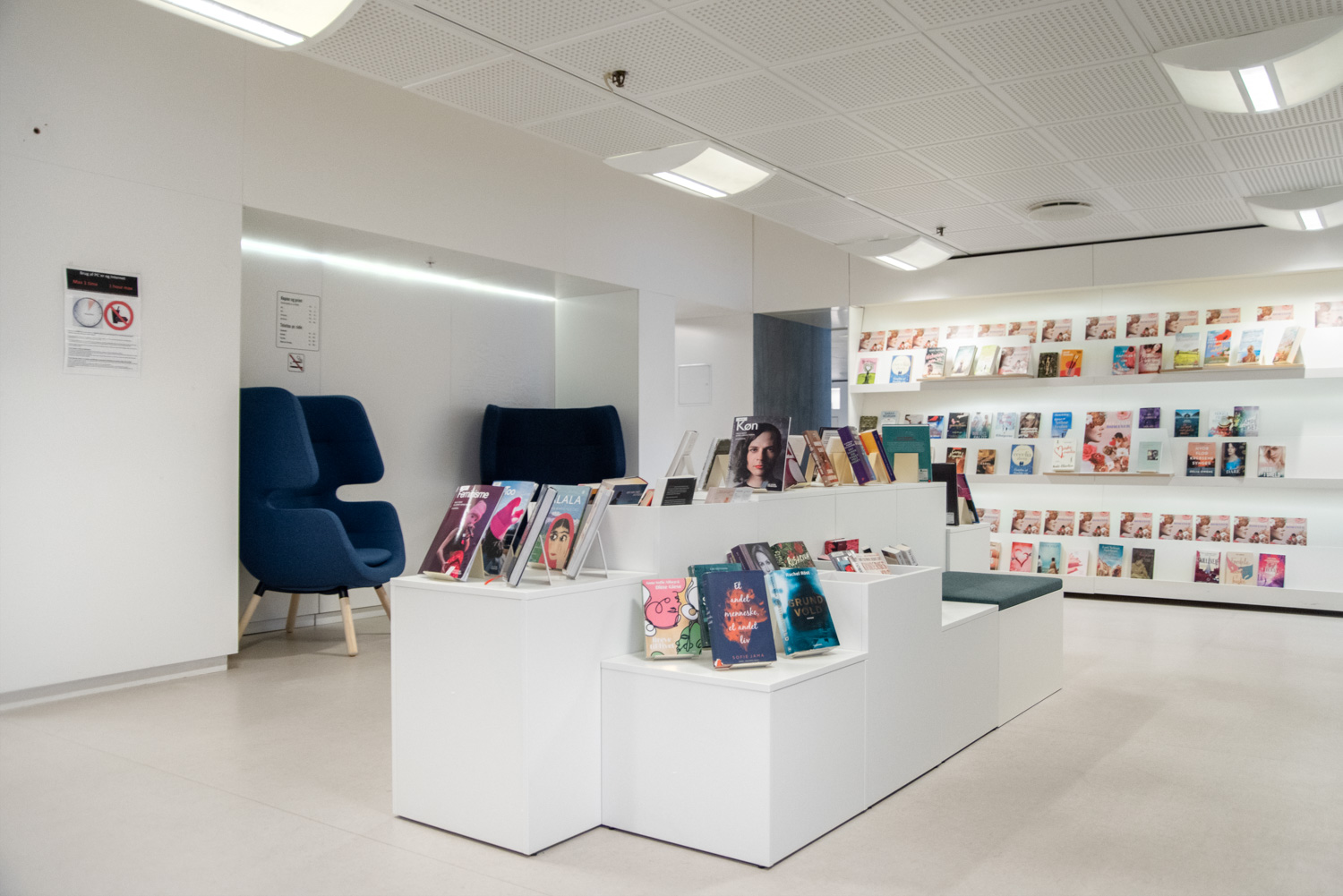 School libraries – Display and storage furniture